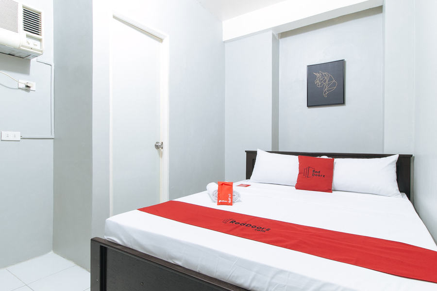 RedDoorz near Pasay Rotonda